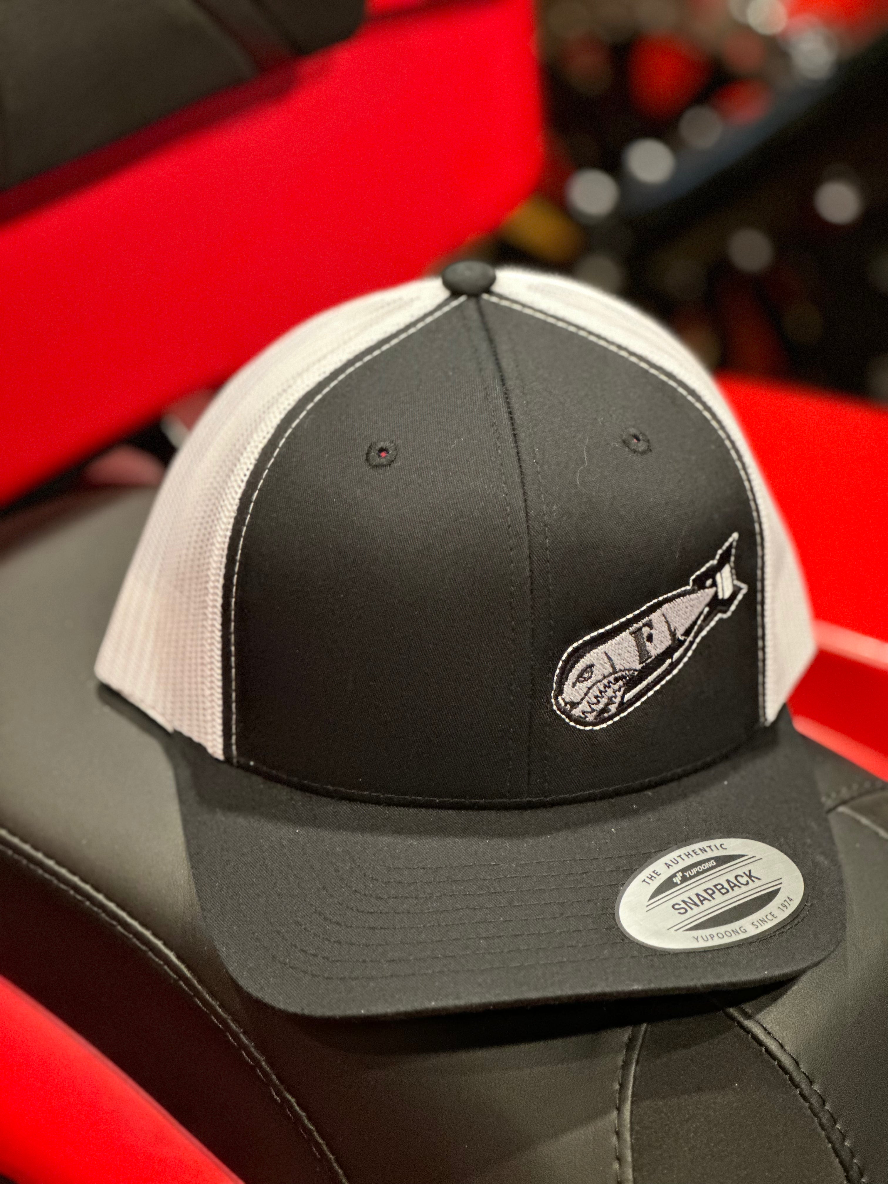 WHITE/BLACK SNAP BACK TRUCKER HAT – fbombbaggers